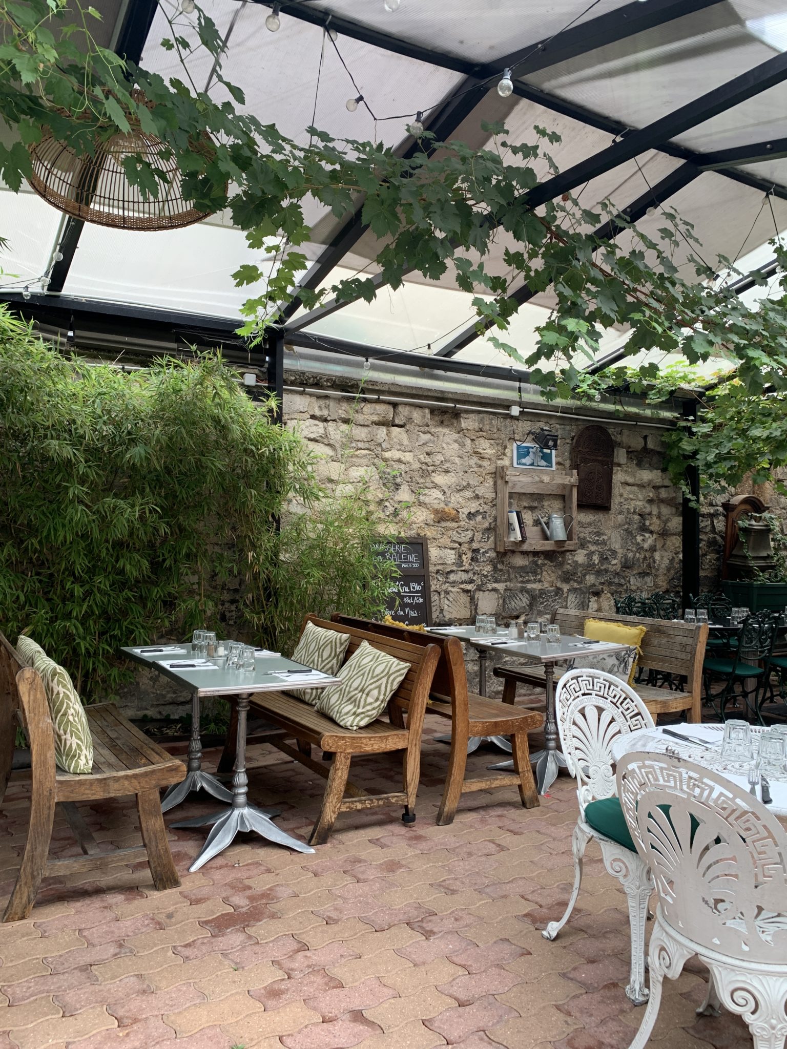 Porte de Bagnolet : « Au fond du jardin », le resto avec sa terrasse ...